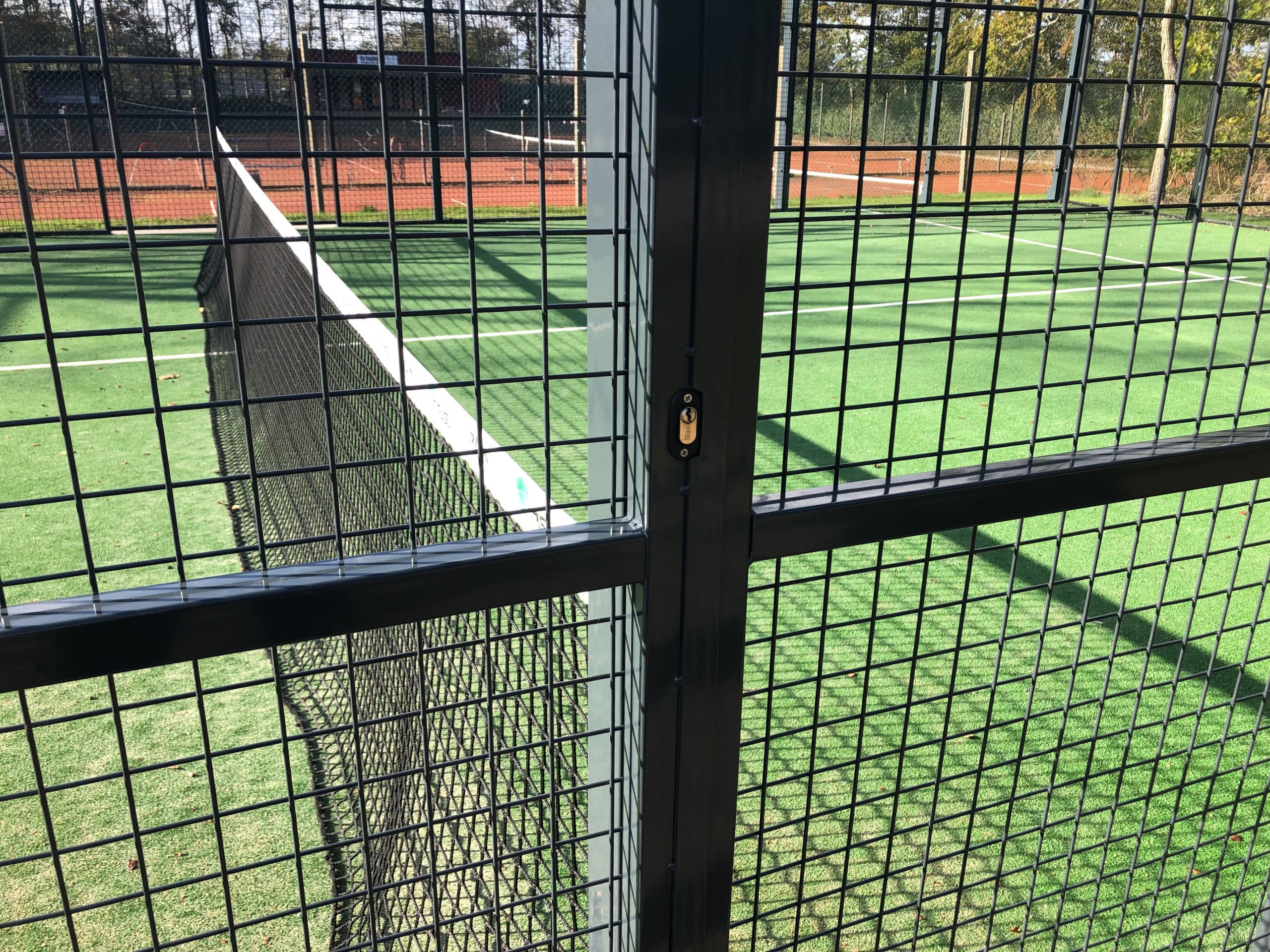 Padelbane i Rødding - Prøv padel tennis ved Rødding Centret